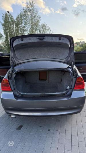 Grey BMW 320 2007 in Jonava, with an engine capacity of 2.00 L and mileage of 277 thousand km for 4000 €, photo 19 on AUTOMOTO.COM.LV