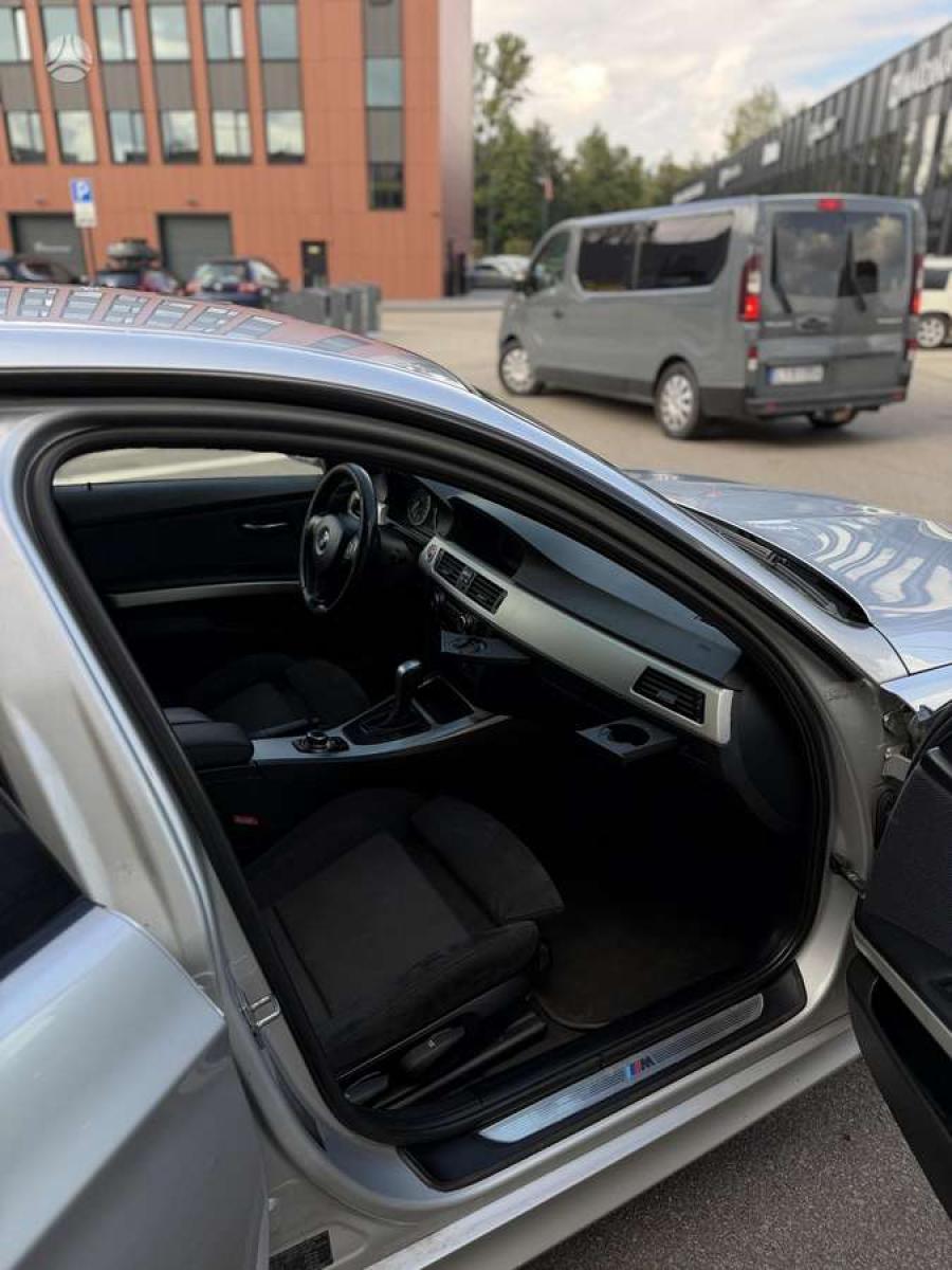 Grey BMW 320 2007 in Vilnius, with an engine capacity of 2.00 L and mileage of 285 thousand km for 6300 €, photo 11 on AUTOMOTO.COM.LV