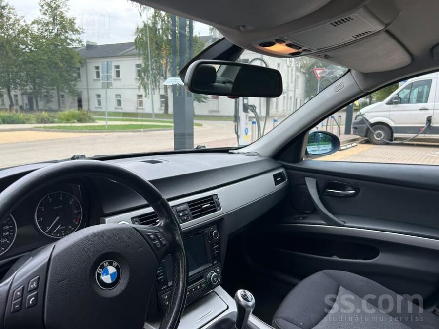 Grey BMW 320 2007 in Riga, with an engine capacity of 2.00 L and mileage of 299 thousand km for 3500 €, photo 15 on AUTOMOTO.COM.LV