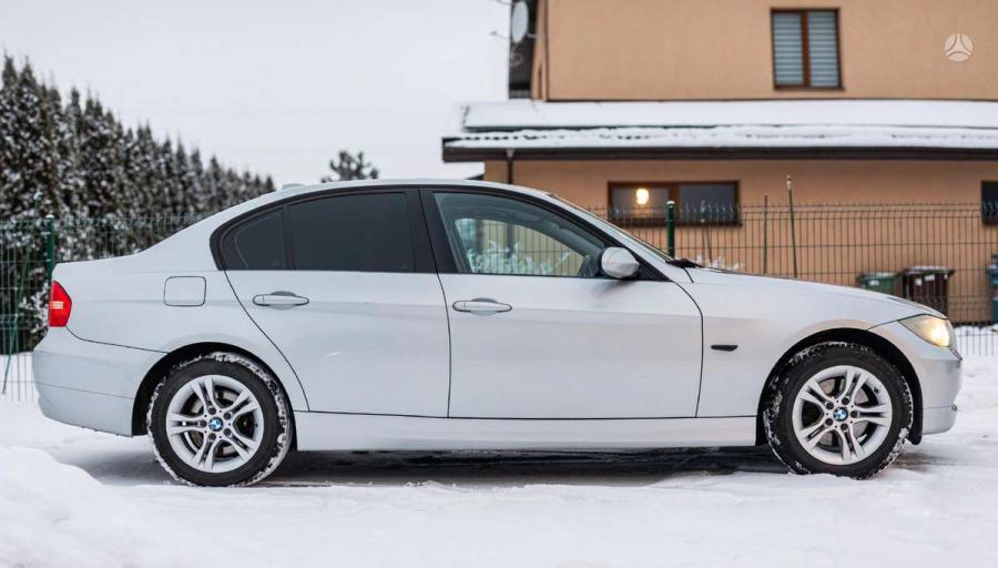 Pelēks BMW 320 2008 Kauņa, ar dzinēja tilpumu 2.00 L un nobraukumu 259 tūkst. km par 4950 €, foto 3 vietnē AUTOMOTO.COM.LV
