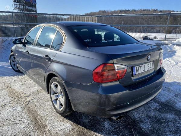 Pelēks BMW 320 2008 Viļņa, ar dzinēja tilpumu 2.00 L un nobraukumu 321 tūkst. km par 4200 €, foto 4 vietnē AUTOMOTO.COM.LV