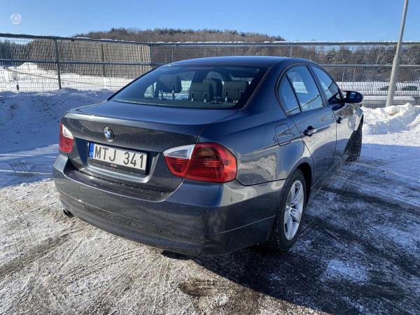 Pelēks BMW 320 2008 Viļņa, ar dzinēja tilpumu 2.00 L un nobraukumu 321 tūkst. km par 4200 €, foto 5 vietnē AUTOMOTO.COM.LV