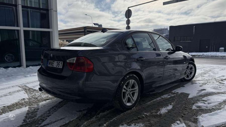 Grey BMW 320 2008 in Vilnius, with an engine capacity of 2.00 L and mileage of 324 thousand km for 4300 €, photo 4 on AUTOMOTO.COM.LV