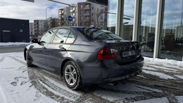Grey BMW 320 2008 in Vilnius, with an engine capacity of 2.00 L and mileage of 324 thousand km for 4300 €, photo 5 on AUTOMOTO.COM.LV