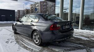Grey BMW 320 2008 in Vilnius, with an engine capacity of 2.00 L and mileage of 324 thousand km for 4300 €, photo 5 on AUTOMOTO.COM.LV