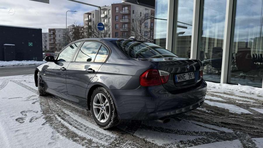 Grey BMW 320 2008 in Vilnius, with an engine capacity of 2.00 L and mileage of 324 thousand km for 4300 €, photo 5 on AUTOMOTO.COM.LV