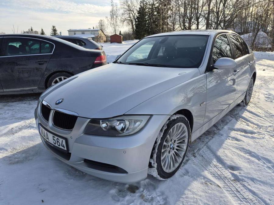Grey BMW 320 2008 in Vilnius, with an engine capacity of 2.00 L and mileage of 255 thousand km for 3500 €, photo 1 on AUTOMOTO.COM.LV