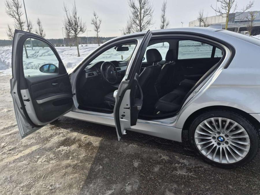 Grey BMW 320 2008 in Vilnius, with an engine capacity of 2.00 L and mileage of 255 thousand km for 3500 €, photo 11 on AUTOMOTO.COM.LV