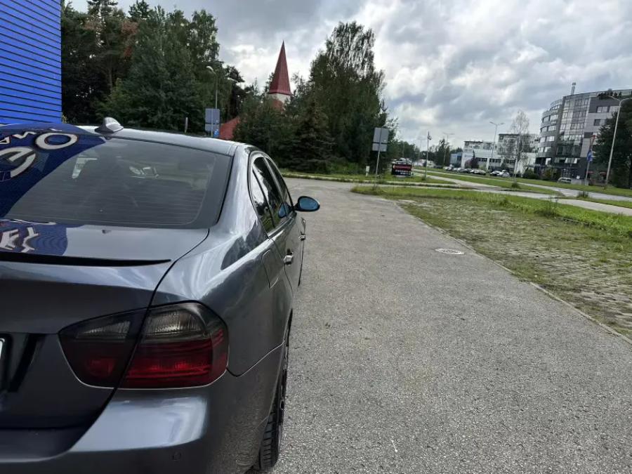 Grey BMW 320 2008 in Riga, with an engine capacity of 2.00 L and mileage of 263 thousand km for 4490 €, photo 10 on AUTOMOTO.COM.LV