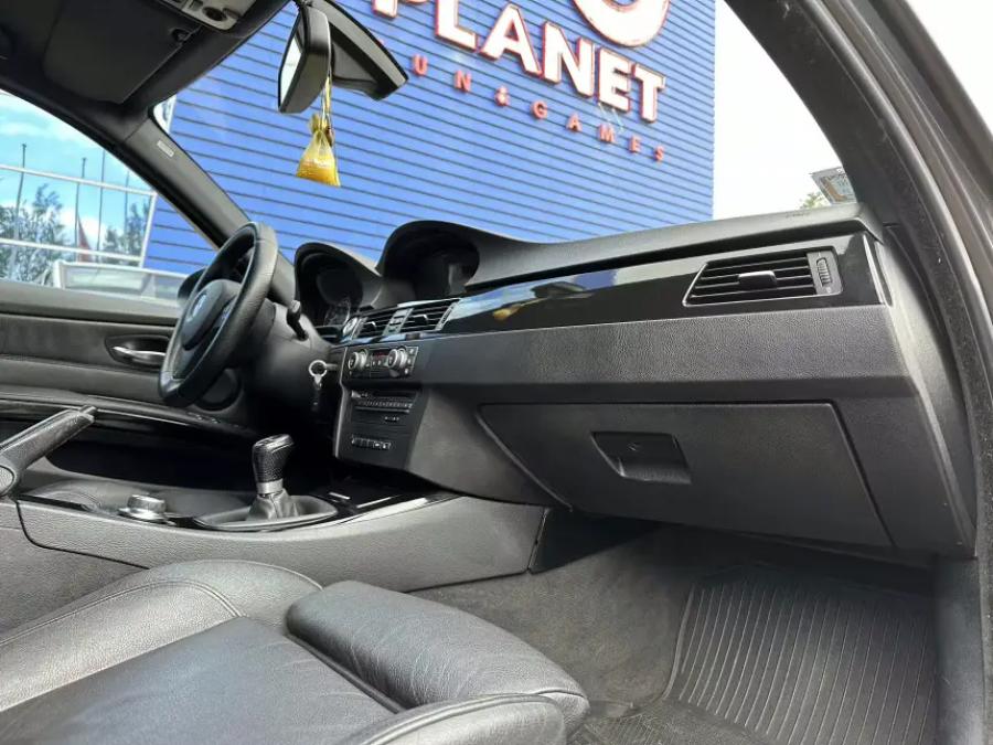 Grey BMW 320 2008 in Riga, with an engine capacity of 2.00 L and mileage of 263 thousand km for 4490 €, photo 12 on AUTOMOTO.COM.LV