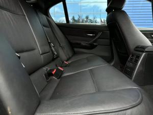 Grey BMW 320 2008 in Riga, with an engine capacity of 2.00 L and mileage of 263 thousand km for 4490 €, photo 13 on AUTOMOTO.COM.LV