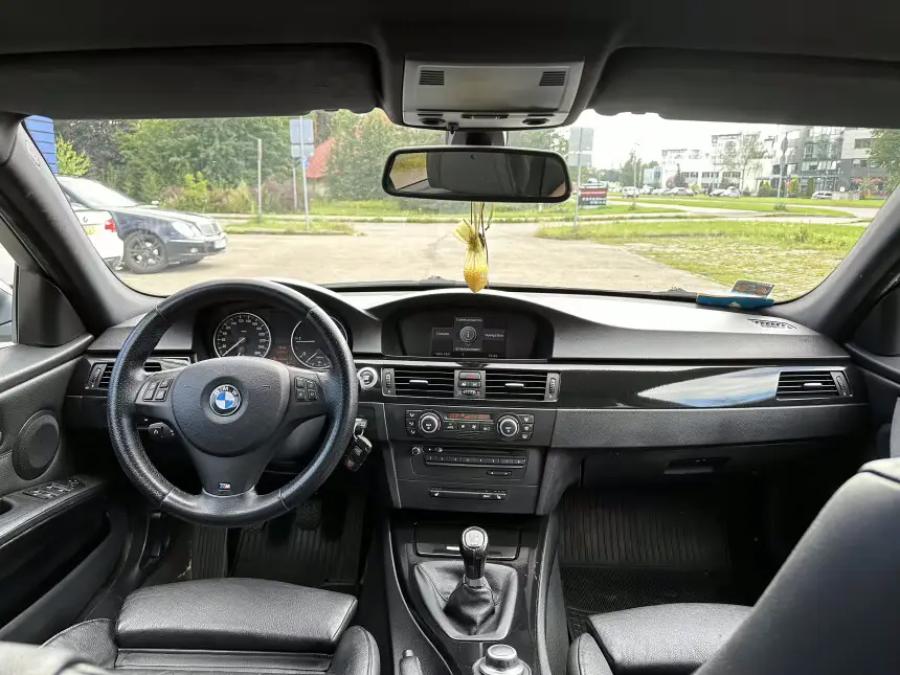 Grey BMW 320 2008 in Riga, with an engine capacity of 2.00 L and mileage of 263 thousand km for 4490 €, photo 14 on AUTOMOTO.COM.LV