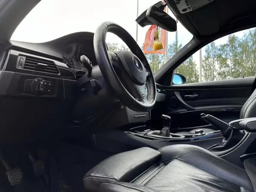 Grey BMW 320 2008 in Riga, with an engine capacity of 2.00 L and mileage of 263 thousand km for 4490 €, photo 17 on AUTOMOTO.COM.LV