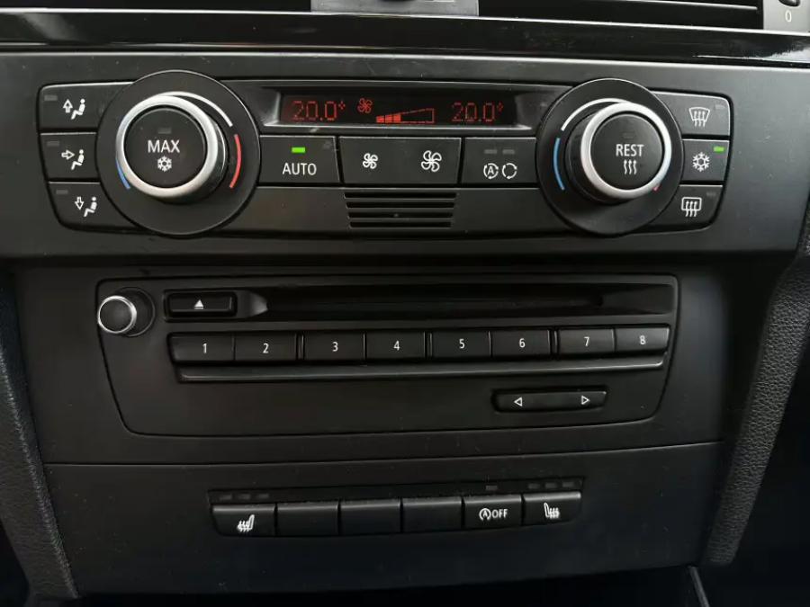 Grey BMW 320 2008 in Riga, with an engine capacity of 2.00 L and mileage of 263 thousand km for 4490 €, photo 20 on AUTOMOTO.COM.LV