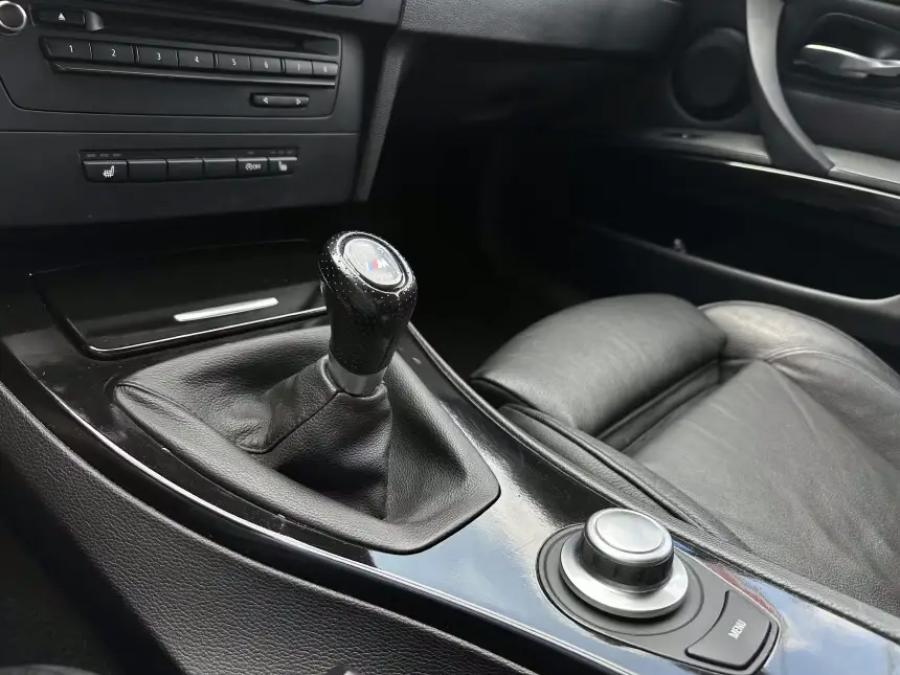 Grey BMW 320 2008 in Riga, with an engine capacity of 2.00 L and mileage of 263 thousand km for 4490 €, photo 21 on AUTOMOTO.COM.LV