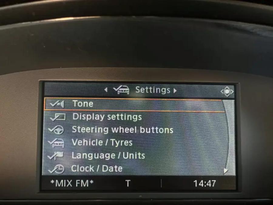 Grey BMW 320 2008 in Riga, with an engine capacity of 2.00 L and mileage of 263 thousand km for 4490 €, photo 25 on AUTOMOTO.COM.LV