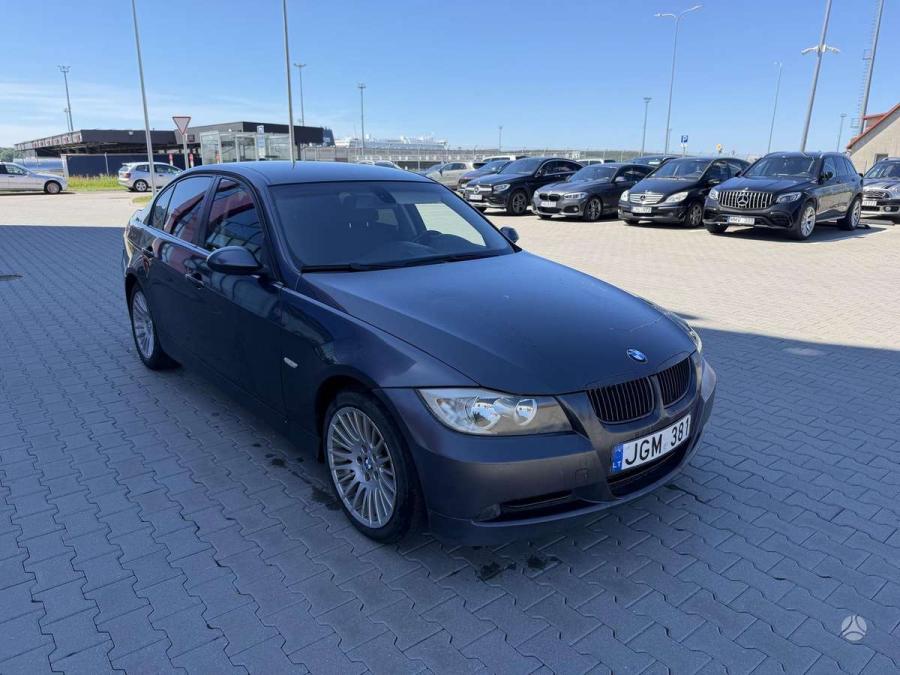 Pelēks BMW 320 2008 Klaipėda, ar dzinēja tilpumu 2.00 L un nobraukumu 389 tūkst. km par 2700 €, foto 1 vietnē AUTOMOTO.COM.LV