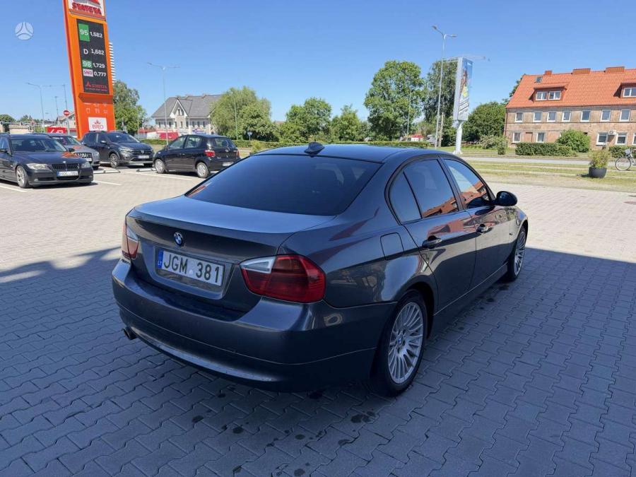 Pelēks BMW 320 2008 Klaipėda, ar dzinēja tilpumu 2.00 L un nobraukumu 389 tūkst. km par 2700 €, foto 5 vietnē AUTOMOTO.COM.LV