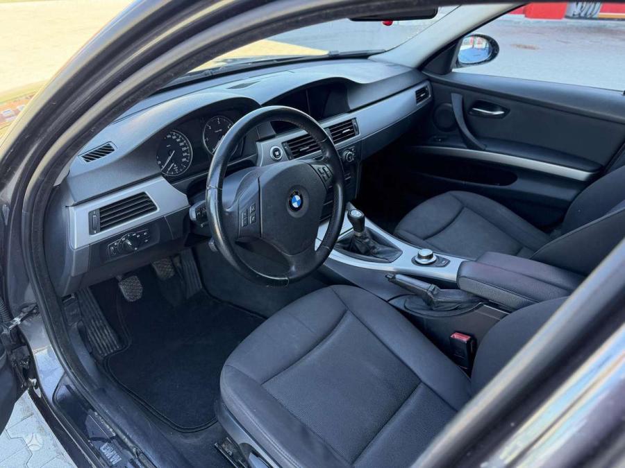 Pelēks BMW 320 2008 Klaipėda, ar dzinēja tilpumu 2.00 L un nobraukumu 389 tūkst. km par 2700 €, foto 6 vietnē AUTOMOTO.COM.LV