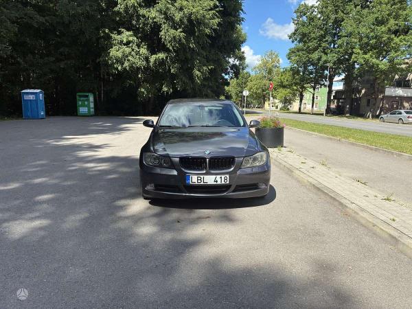 Grey BMW 320 2008 in Mazeikiai, with an engine capacity of 2.00 L and mileage of 287 thousand km for 4500 €, photo 1 on AUTOMOTO.COM.LV
