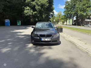 Pelēks BMW 320 2008 Mažeikiai, ar dzinēja tilpumu 2.00 L un nobraukumu 287 tūkst. km par 4500 €, foto  vietnē AUTOMOTO.COM.LV