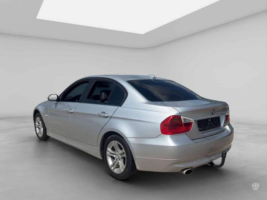 Grey BMW 320 2008 in Kaunas, with an engine capacity of 2.00 L and mileage of 316 thousand km for 4390 €, photo 5 on AUTOMOTO.COM.LV