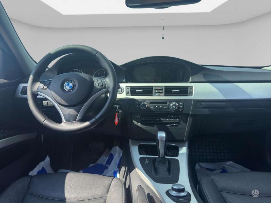 Grey BMW 320 2008 in Kaunas, with an engine capacity of 2.00 L and mileage of 316 thousand km for 4390 €, photo 13 on AUTOMOTO.COM.LV