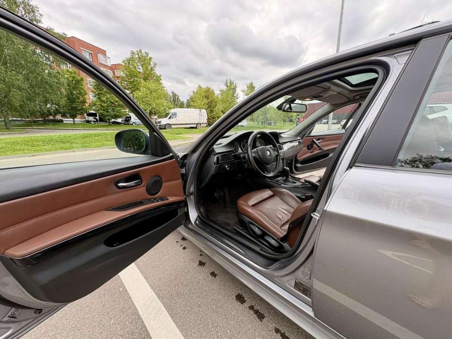 Grey BMW 320 2008 in Vilnius, with an engine capacity of 2.00 L and mileage of 340 thousand km for 5500 €, photo 23 on AUTOMOTO.COM.LV