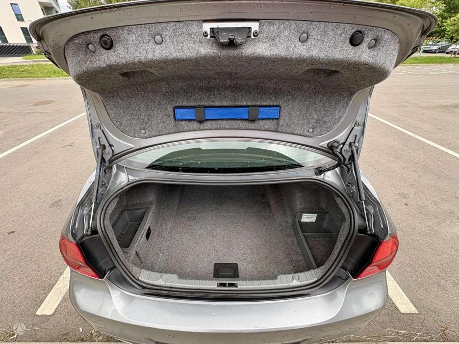 Grey BMW 320 2008 in Vilnius, with an engine capacity of 2.00 L and mileage of 340 thousand km for 5500 €, photo 27 on AUTOMOTO.COM.LV