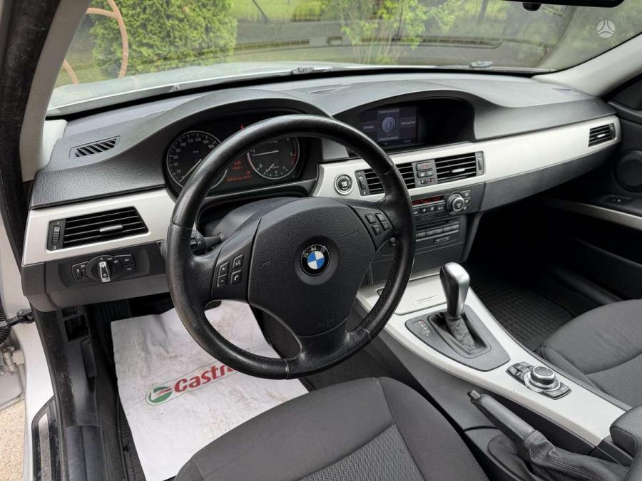 Grey BMW 320 2008 in Prienai, with an engine capacity of 2.00 L and mileage of 266 thousand km for 4150 €, photo 8 on AUTOMOTO.COM.LV