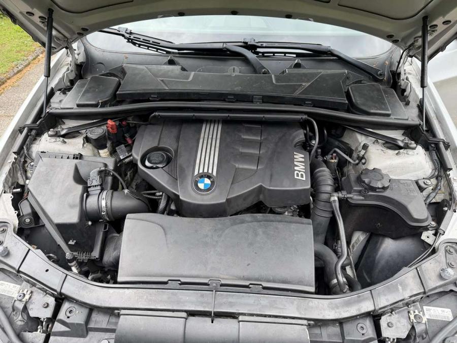 Grey BMW 320 2008 in Prienai, with an engine capacity of 2.00 L and mileage of 266 thousand km for 4150 €, photo 13 on AUTOMOTO.COM.LV