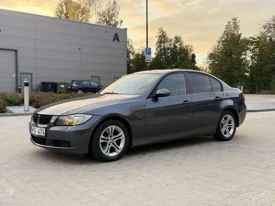 Grey BMW 320 2008 in Vilnius, with an engine capacity of 2.00 L and mileage of 355 thousand km for 3490 €, photo 4 on AUTOMOTO.COM.LV