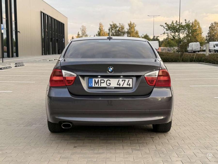 Grey BMW 320 2008 in Vilnius, with an engine capacity of 2.00 L and mileage of 355 thousand km for 3490 €, photo 7 on AUTOMOTO.COM.LV