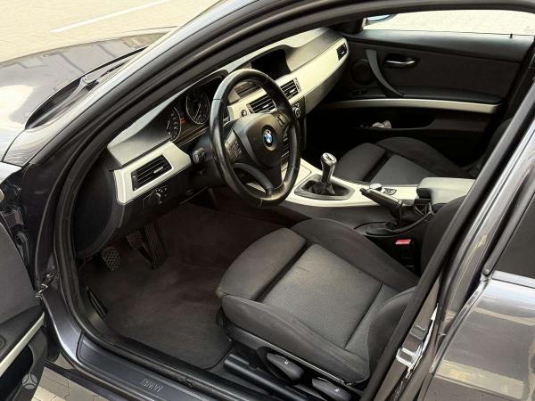 Pelēks BMW 320 2008 Viļņa, ar dzinēja tilpumu 2.00 L un nobraukumu 355 tūkst. km par 3490 €, foto 11 vietnē AUTOMOTO.COM.LV