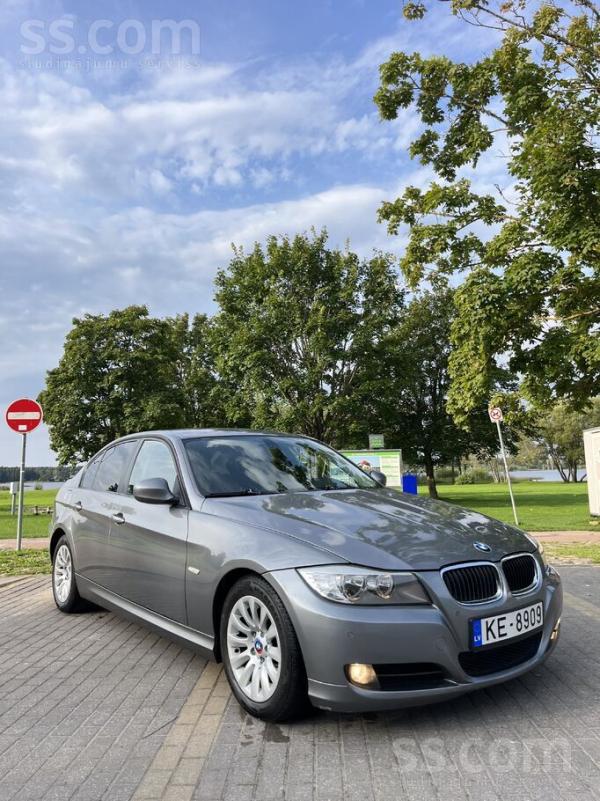 Grey BMW 320 2009 in Riga, with an engine capacity of 2.00 L and mileage of 326 thousand km for 4450 €, photo 3 on AUTOMOTO.COM.LV