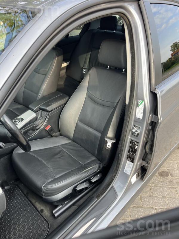 Grey BMW 320 2009 in Riga, with an engine capacity of 2.00 L and mileage of 326 thousand km for 4450 €, photo 6 on AUTOMOTO.COM.LV