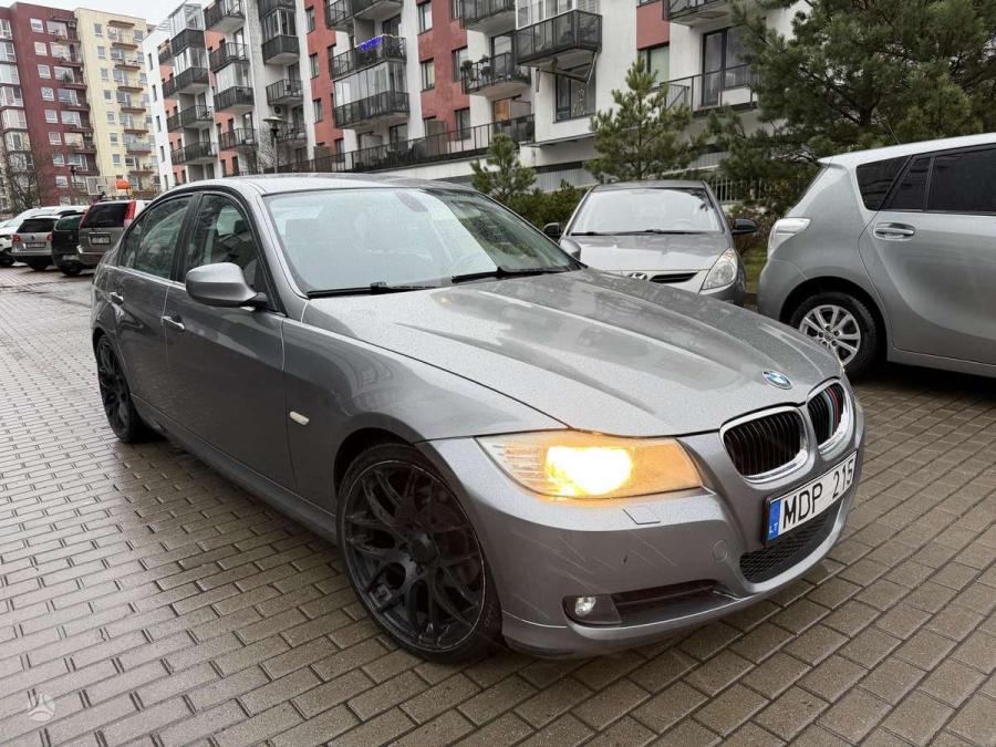 Pelēks BMW 320 2009 Viļņa, ar dzinēja tilpumu 2.00 L un nobraukumu 191 tūkst. km par 2550 €, foto 1 vietnē AUTOMOTO.COM.LV