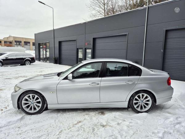 Pelēks BMW 320 2009 Utena, ar dzinēja tilpumu 2.00 L un nobraukumu 388 tūkst. km par 3490 €, foto 5 vietnē AUTOMOTO.COM.LV