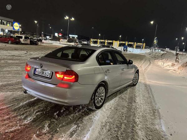 Grey BMW 320 2009 in Kaunas, with an engine capacity of 2.00 L and mileage of 430 thousand km for 3900 €, photo 1 on AUTOMOTO.COM.LV