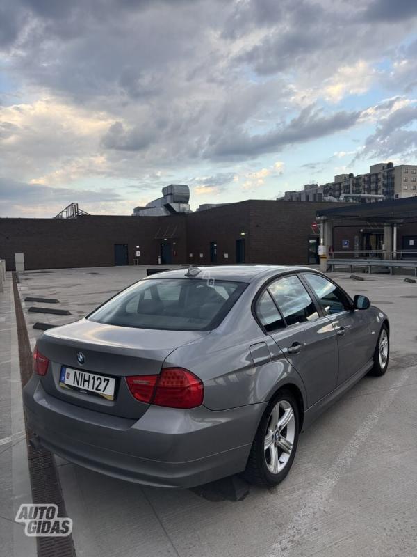 Grey BMW 320 2009 in Vilnius, with an engine capacity of 2.00 L and mileage of 301 thousand km for 5899 €, photo 6 on AUTOMOTO.COM.LV