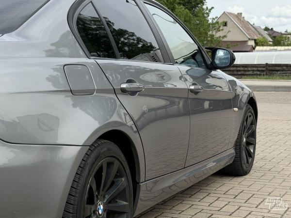 Grey BMW 320 2009 in Kaisiadorys, with an engine capacity of 2.00 L and mileage of 301 thousand km for 3950 €, photo 9 on AUTOMOTO.COM.LV