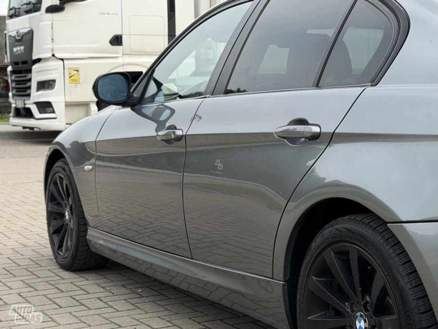 Grey BMW 320 2009 in Kaisiadorys, with an engine capacity of 2.00 L and mileage of 301 thousand km for 3950 €, photo 11 on AUTOMOTO.COM.LV