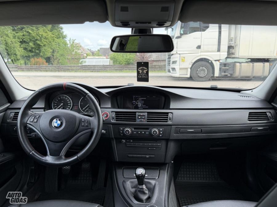 Grey BMW 320 2009 in Kaisiadorys, with an engine capacity of 2.00 L and mileage of 301 thousand km for 3950 €, photo 17 on AUTOMOTO.COM.LV