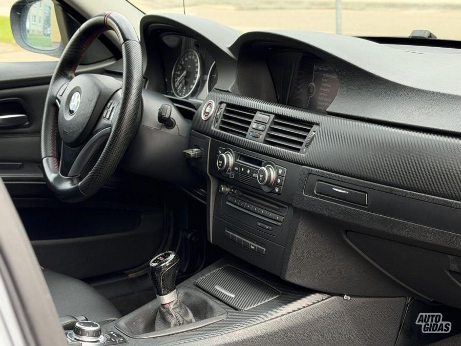 Grey BMW 320 2009 in Kaisiadorys, with an engine capacity of 2.00 L and mileage of 301 thousand km for 3950 €, photo 18 on AUTOMOTO.COM.LV