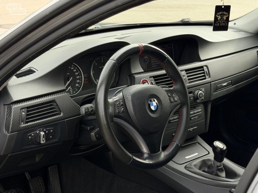 Grey BMW 320 2009 in Kaisiadorys, with an engine capacity of 2.00 L and mileage of 301 thousand km for 3950 €, photo 19 on AUTOMOTO.COM.LV
