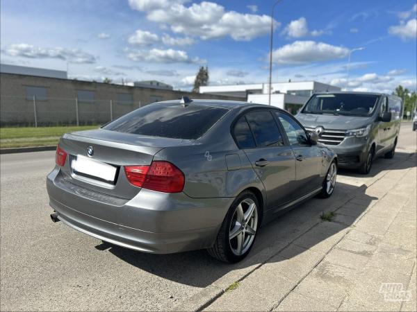 Grey BMW 320 2009 in Siauliai, with an engine capacity of 2.00 L and mileage of 359 thousand km for 4500 €, photo 4 on AUTOMOTO.COM.LV