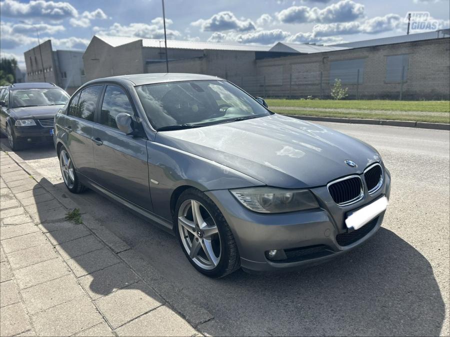 Grey BMW 320 2009 in Siauliai, with an engine capacity of 2.00 L and mileage of 359 thousand km for 4500 €, photo 3 on AUTOMOTO.COM.LV