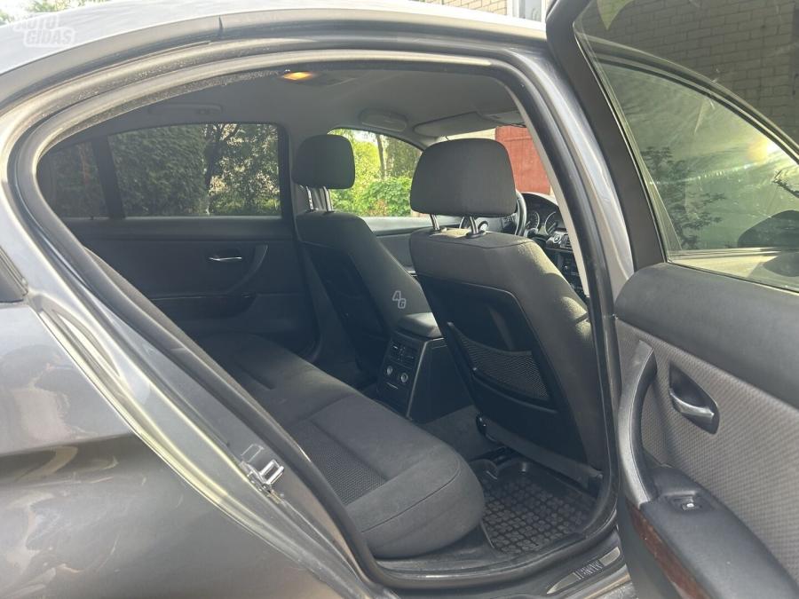 Grey BMW 320 2009 in Siauliai, with an engine capacity of 2.00 L and mileage of 359 thousand km for 4500 €, photo 9 on AUTOMOTO.COM.LV