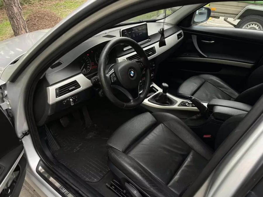 Grey BMW 320 2009 in Riga, with an engine capacity of 2.00 L and mileage of 344 thousand km for 3390 €, photo 9 on AUTOMOTO.COM.LV