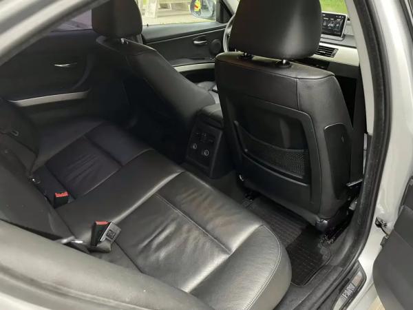 Grey BMW 320 2009 in Riga, with an engine capacity of 2.00 L and mileage of 344 thousand km for 3390 €, photo 10 on AUTOMOTO.COM.LV